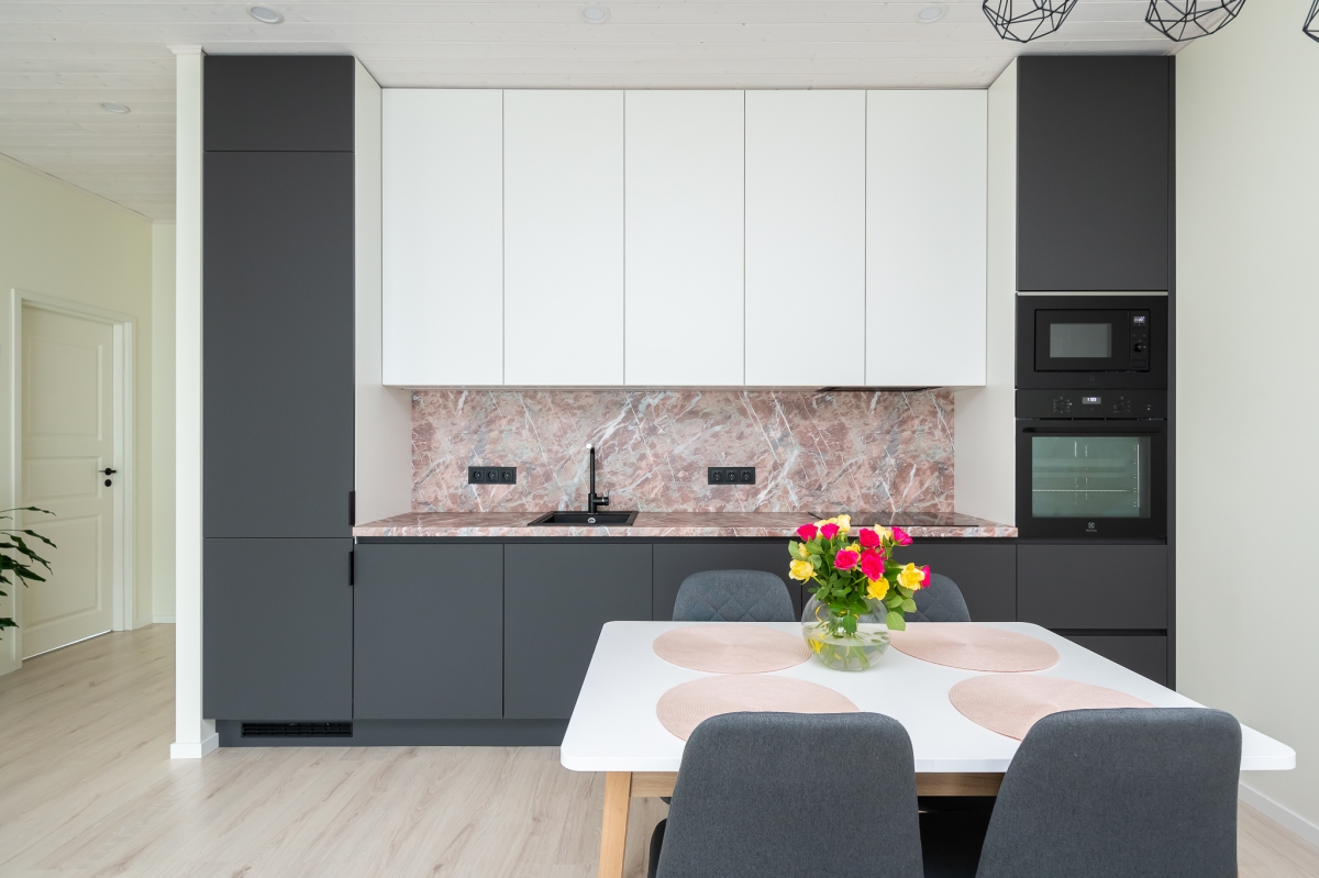 Grey kitchen with pinkish marble — Custom-made kitchen furniture | DSK ...